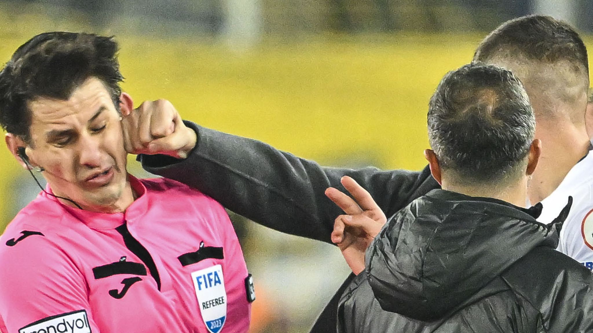 TURCHIA: Calcio. C’è un problema con gli arbitri? - East Journal
